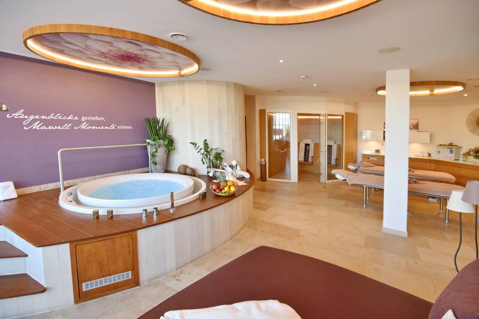 Das Mawell Spa mit Pools, Saunen & Weitblick - Mawell Resort